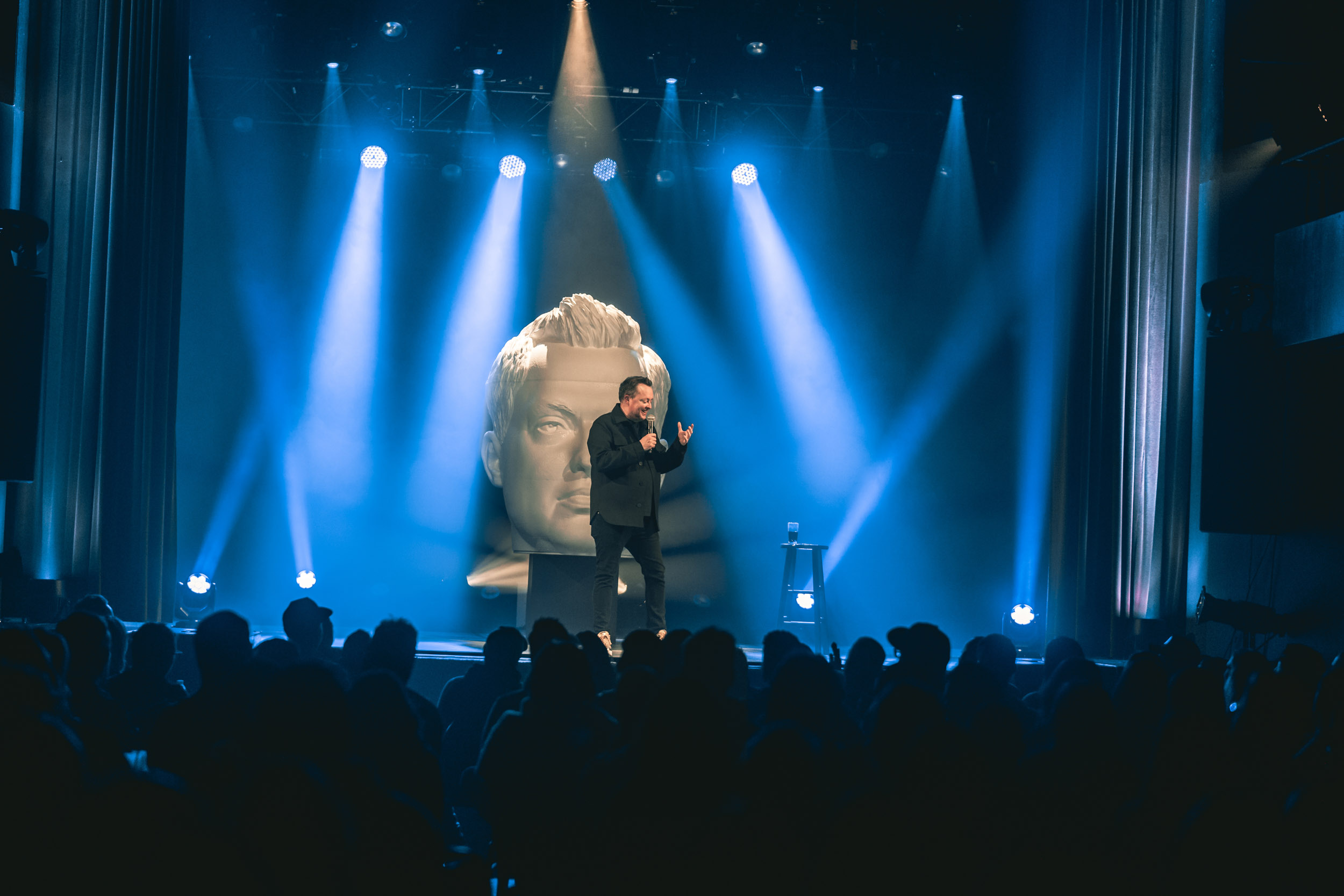 Découvrez les photos de la première de Modeste de Mike Ward!