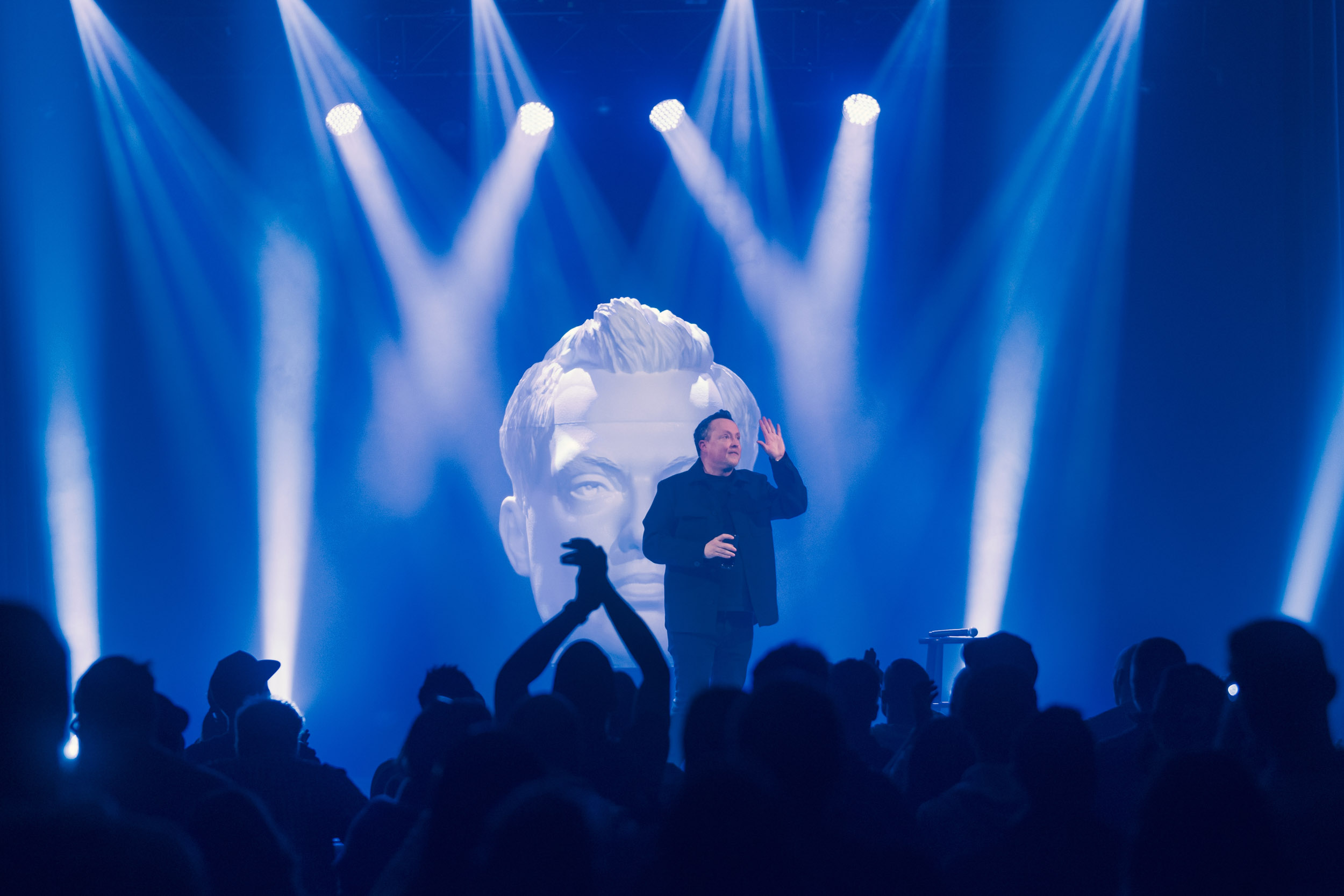 Découvrez les photos de la première de Modeste de Mike Ward!