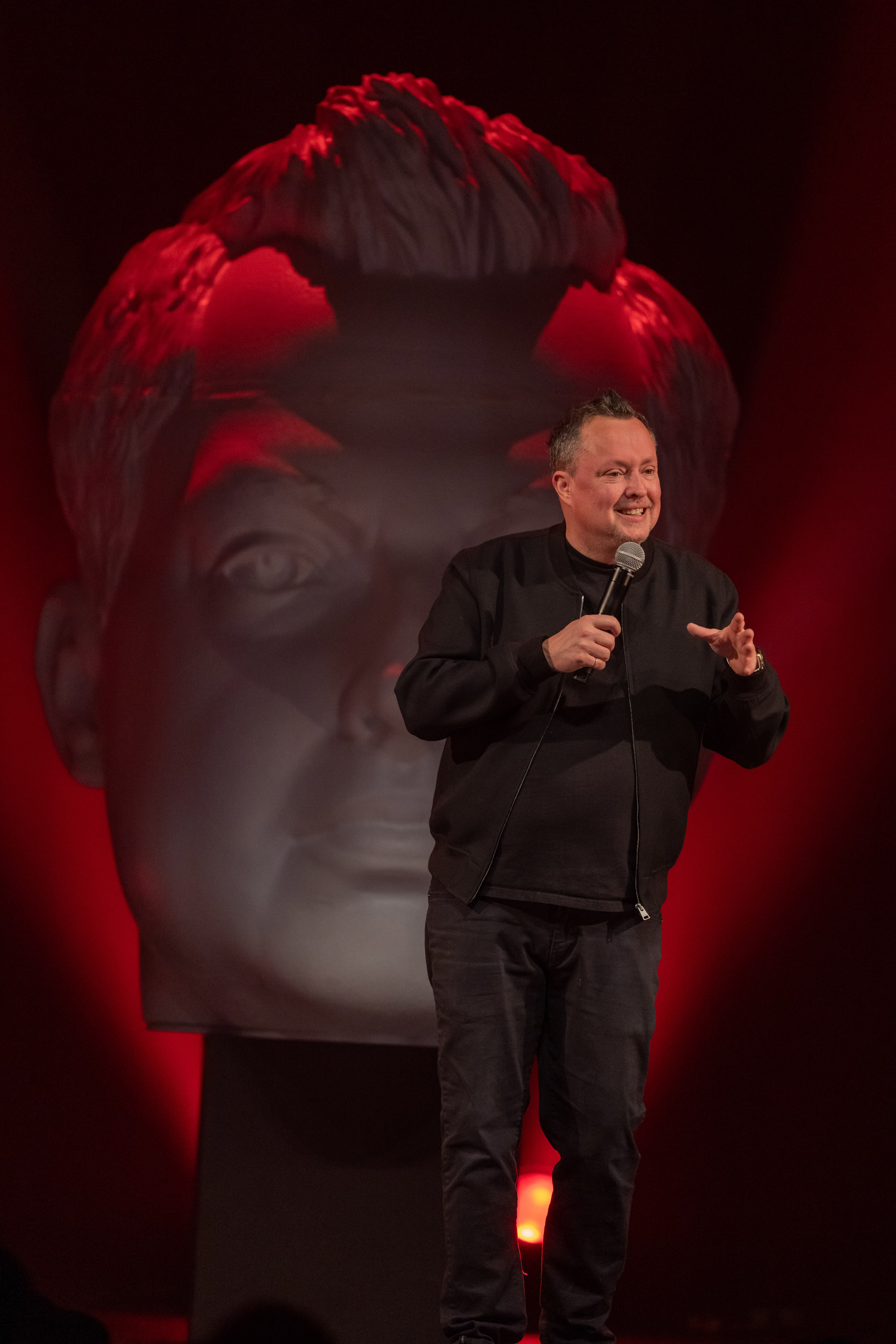 Découvrez les photos de la première de Modeste de Mike Ward!