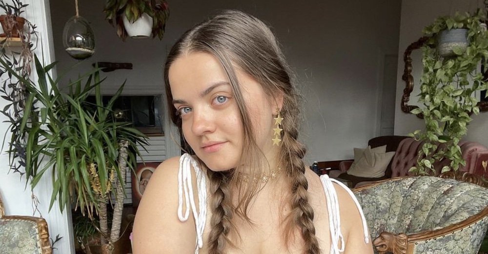 Alice Morel-Michaud prend la pose dans l'un des looks les plus hot de l ...