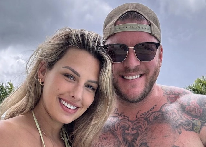 Adorable: le bébé de Mathieu Baron porte des lunettes soleil dans le Sud