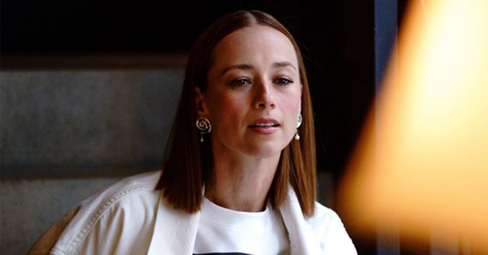 Karine Vanasse nous dit tout sur son nouveau «rôle» d'hôtesse