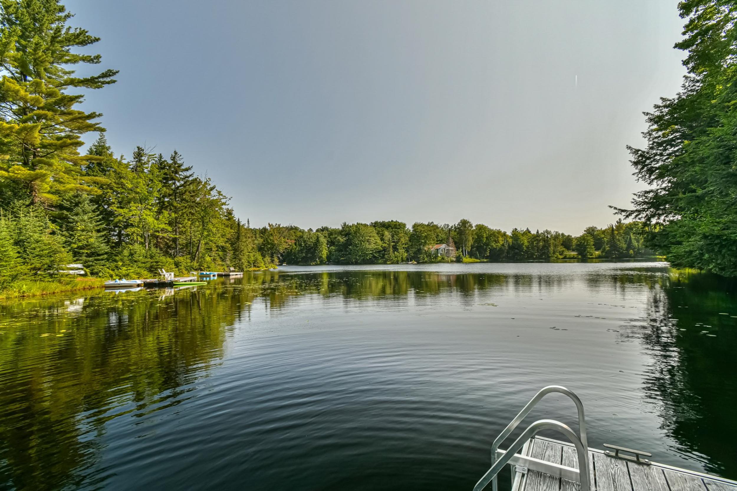 Patrice Coquereau vend sa superbe maison en bord de lac dans les ...