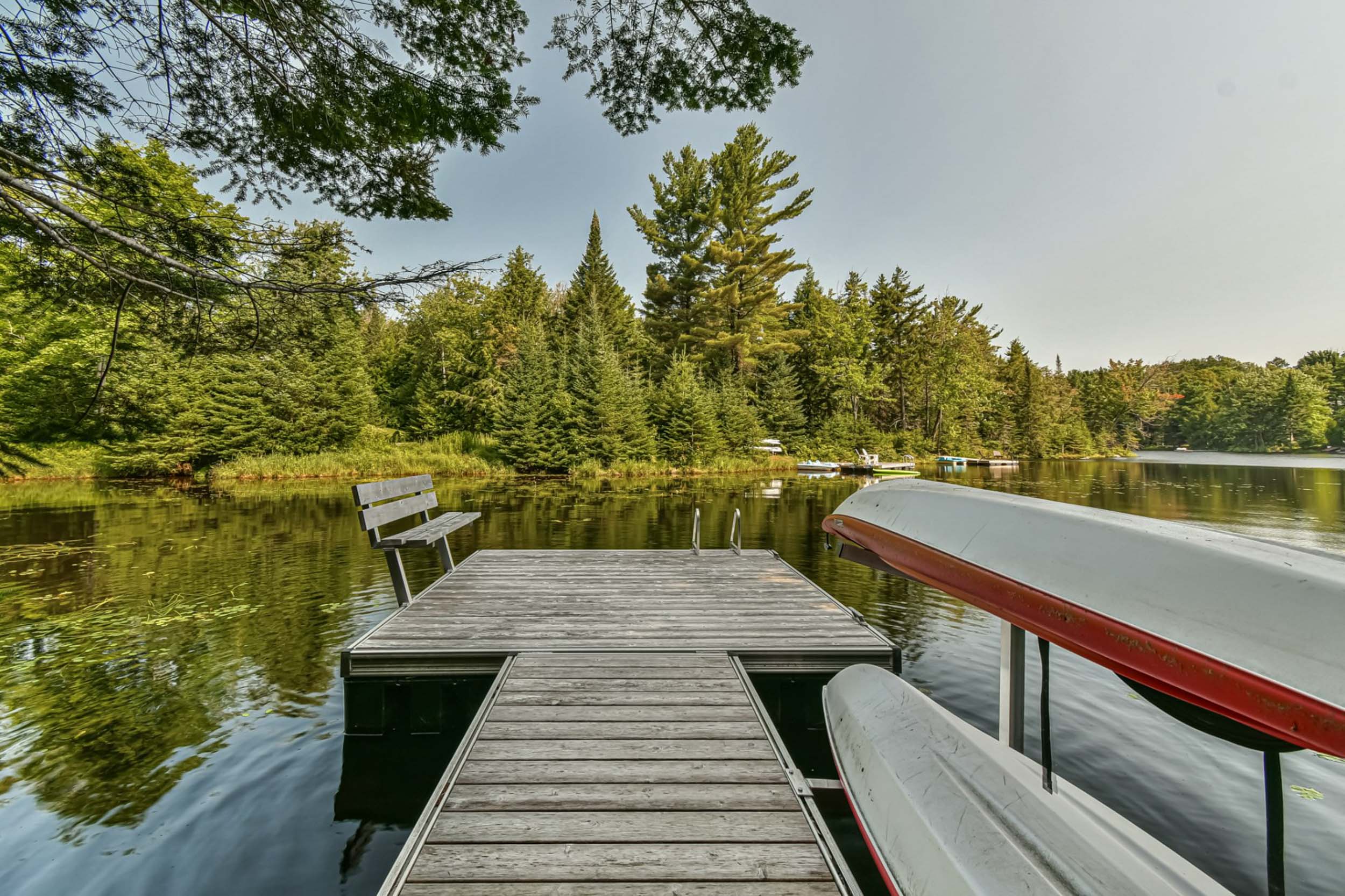 Patrice Coquereau vend sa superbe maison en bord de lac dans les ...
