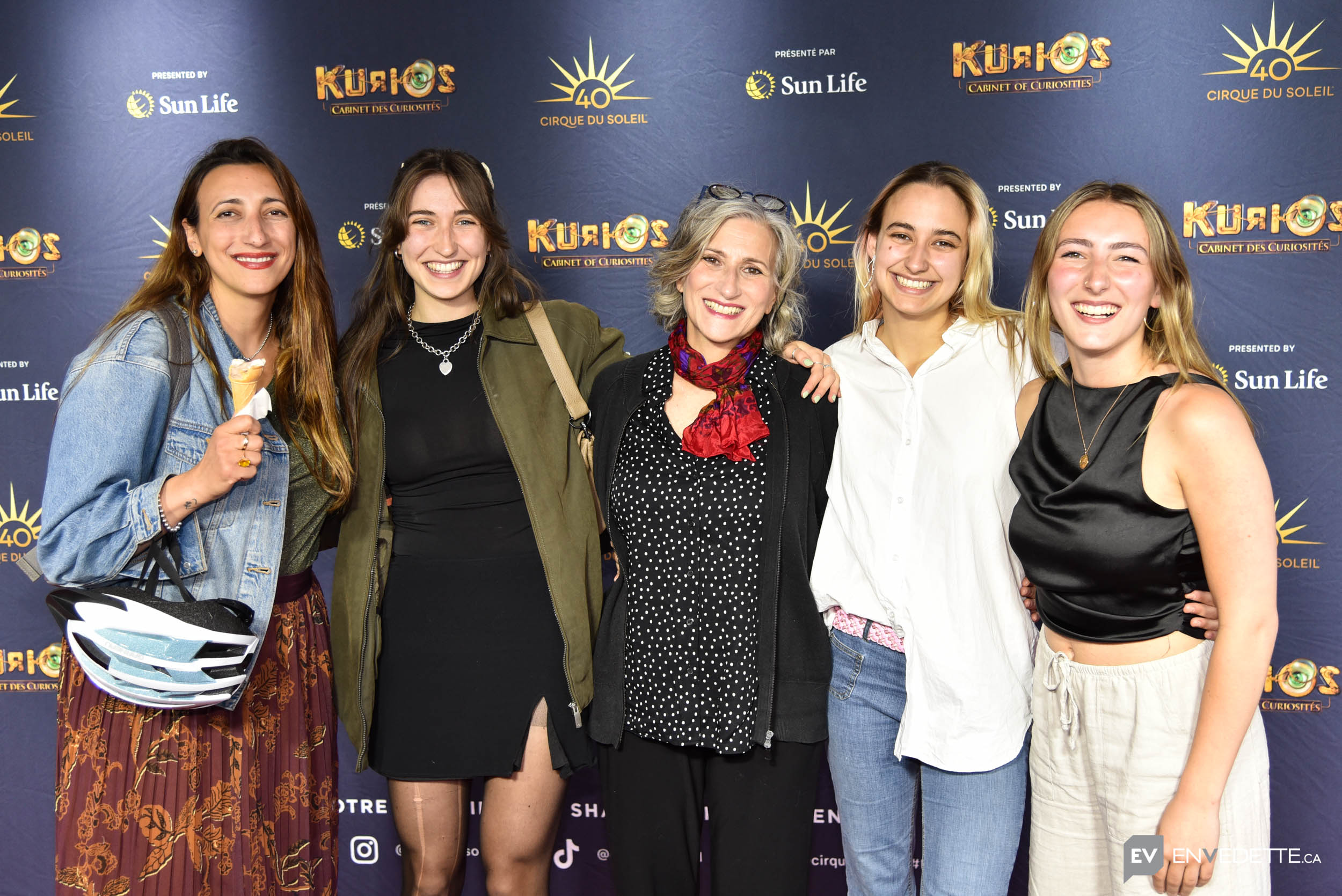 Éléonore Lagacé: Magnifique photo de famille sur le tapis rouge pour la ...