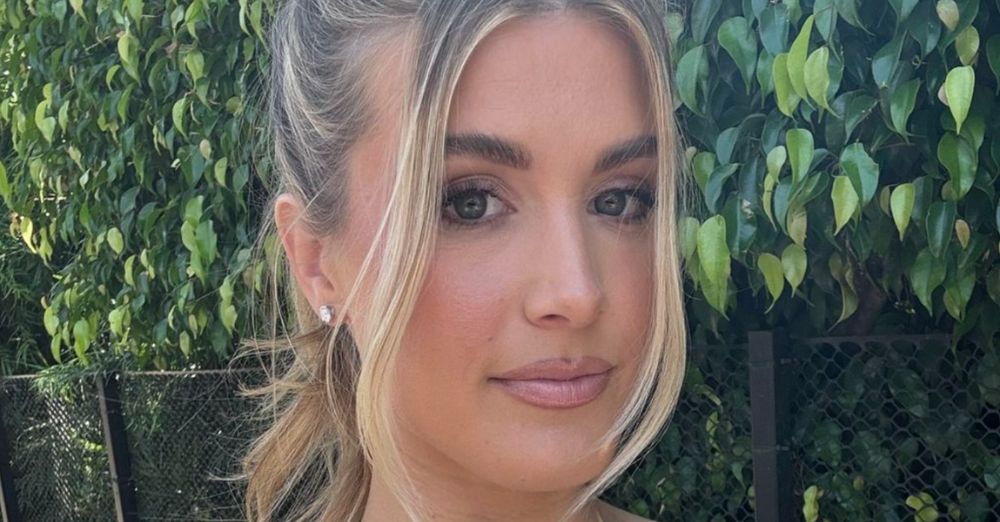 Eugenie Bouchard rayonne dans cette robe courte avec décolleté