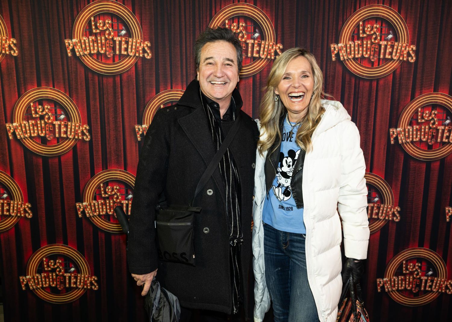 René Simard prend la pose entouré de sa belle famille, voici pourquoi