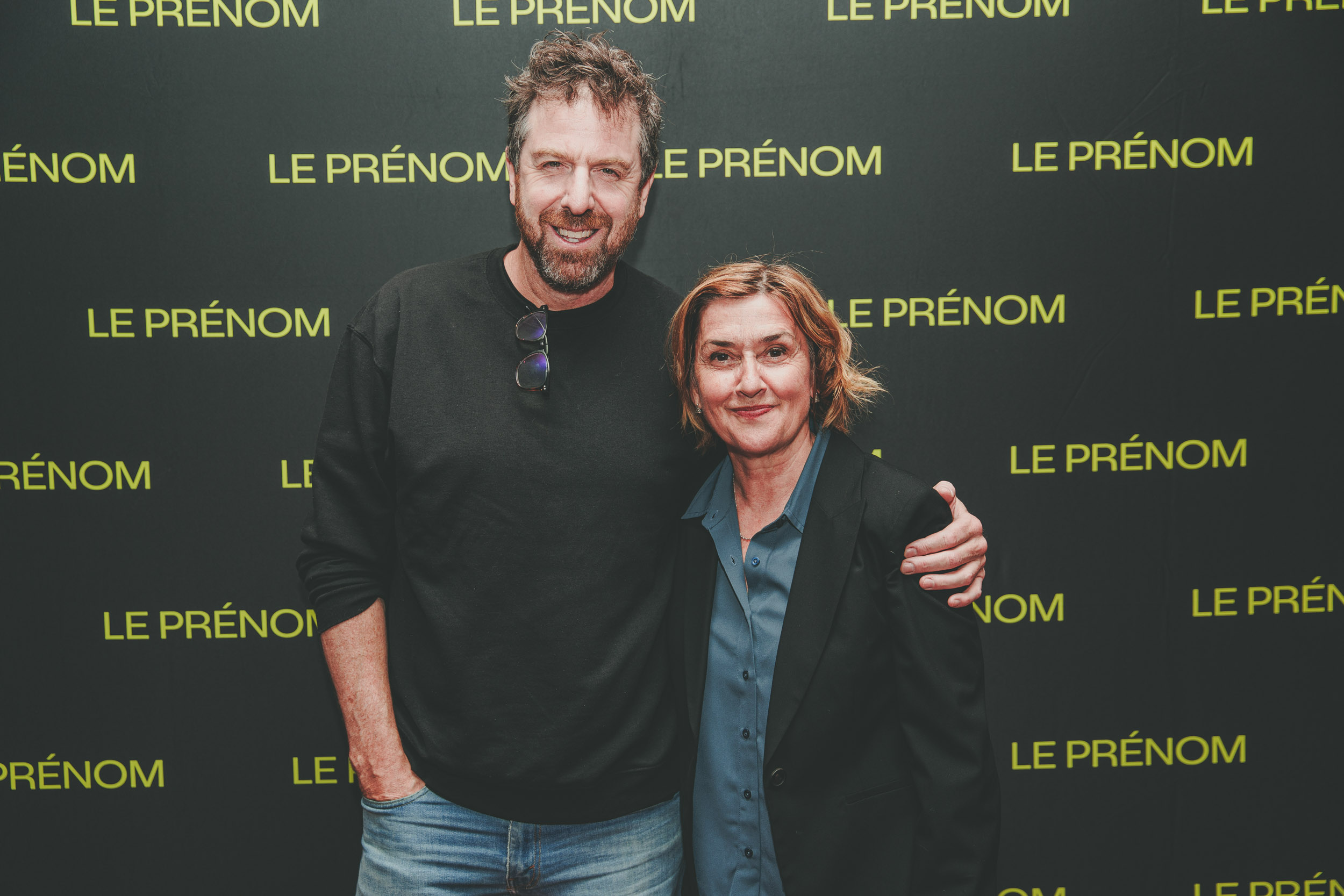 Voyez toutes les vedettes sur le tapis rouge de la première de la pièce ...