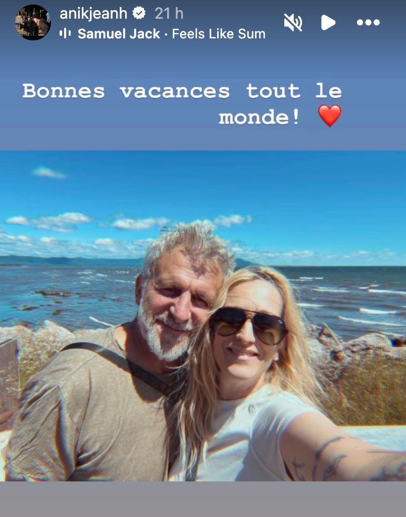 Anik Jean et Patrick Huard posent devant les vagues et c’est magnifique