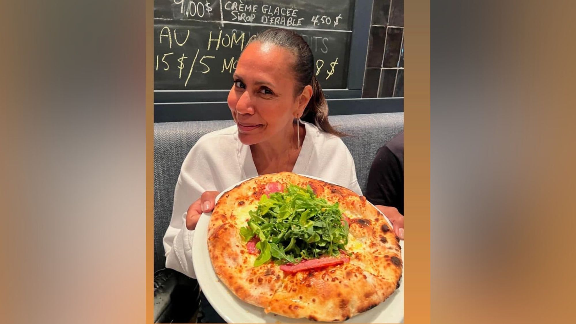 Isabelle Racicot rend visite à son garçon au travail, voyez-le à l'oeuvre