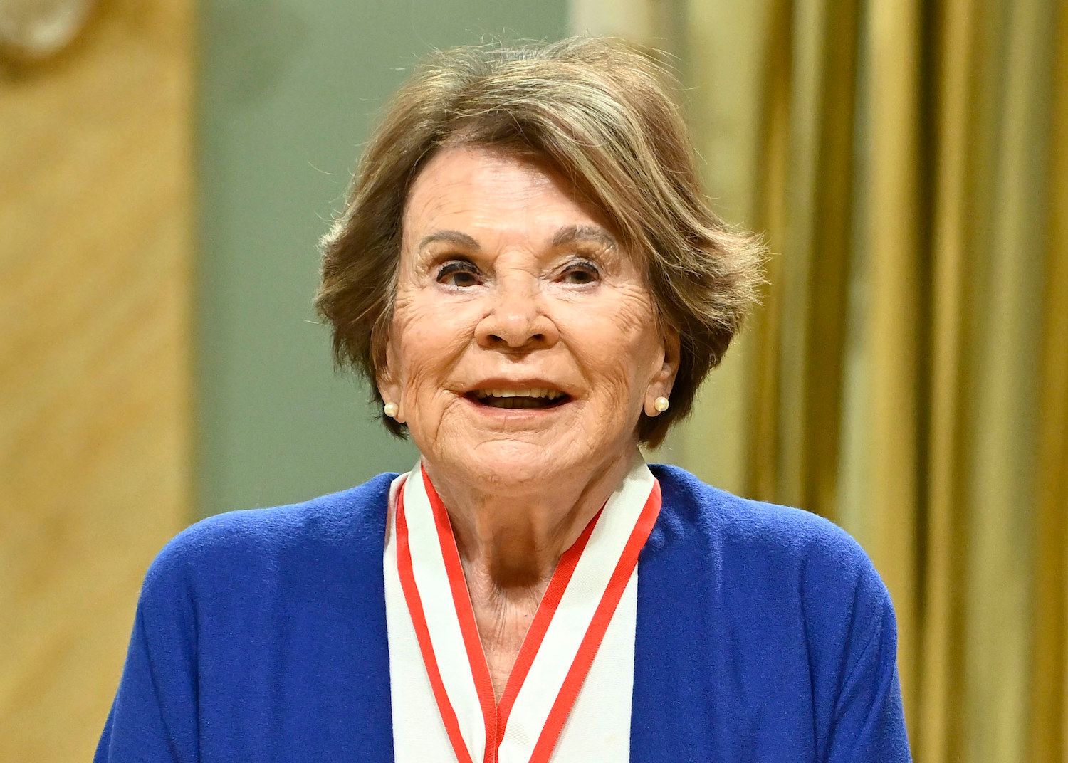 Janette Bertrand reçoit un honneur plus grand que nature