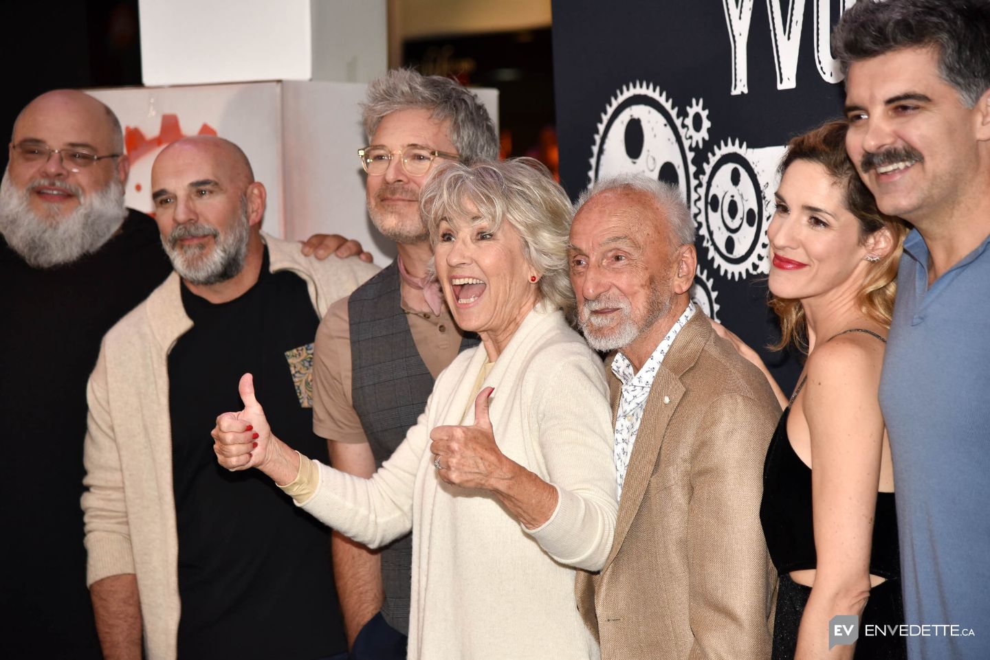 Tapis rouge bondé pour l'hommage «Yvon Deschamps raconte La Shop»