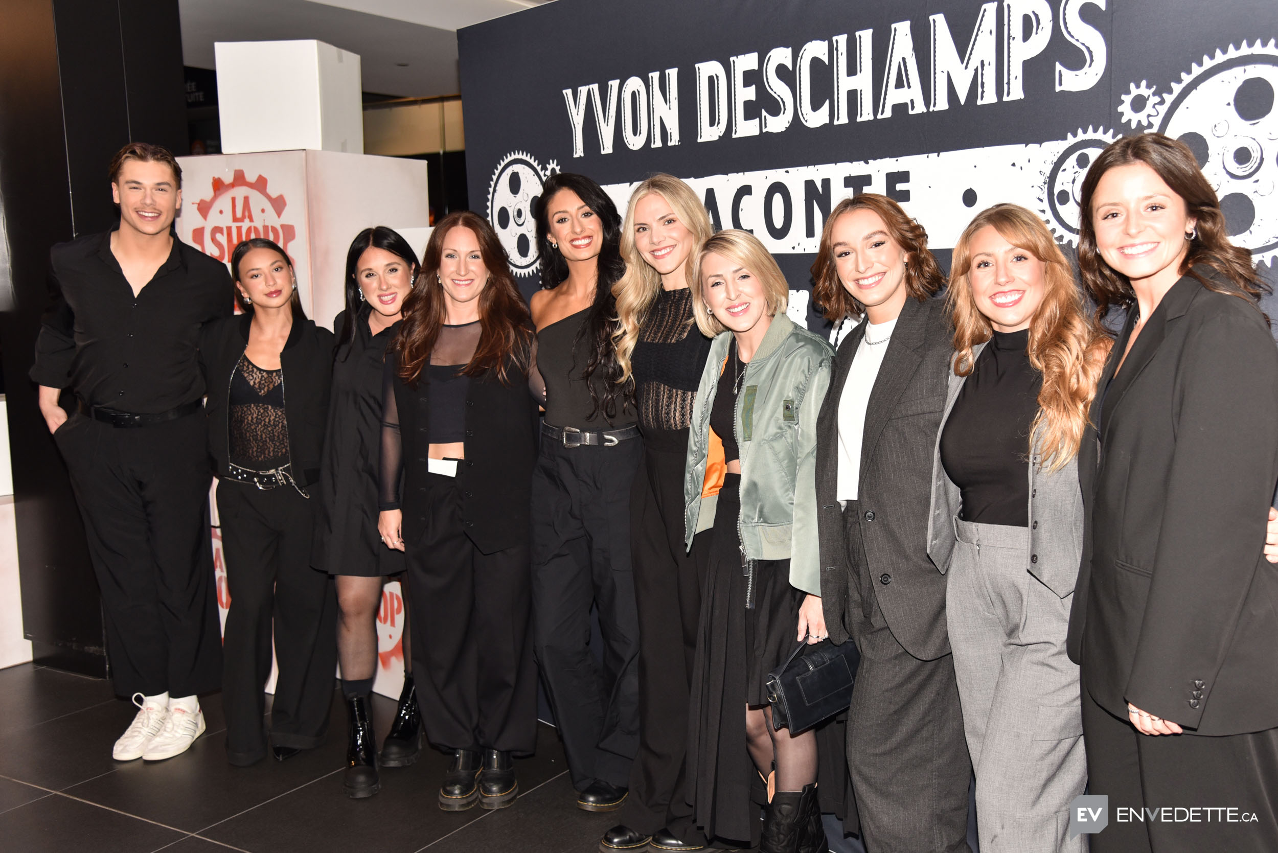 Tapis rouge bondé pour l'hommage «Yvon Deschamps raconte La Shop»