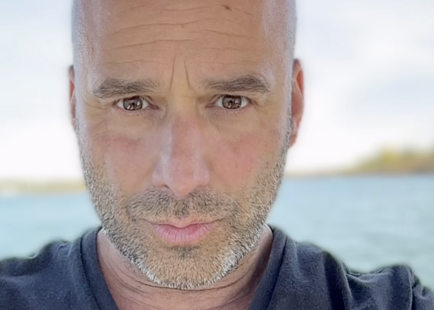 Daniel Corbin nous emmène en coulisses d’une séance photo