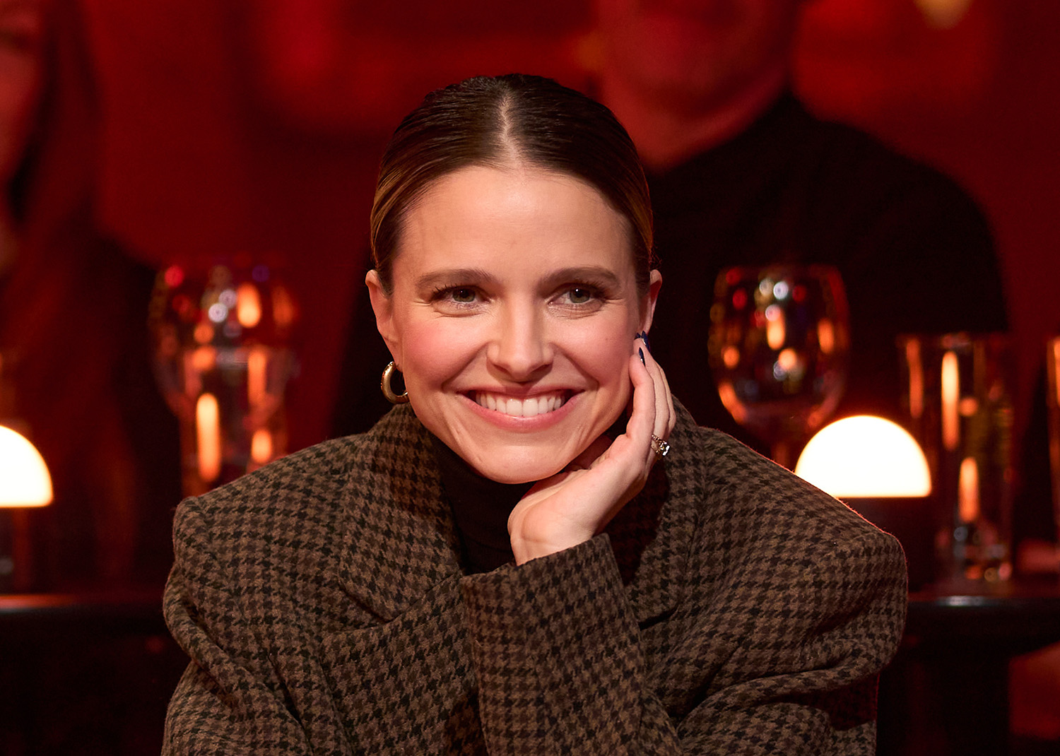 Sarah-Jeanne Labrosse lance des fleurs à son chum, Marc-André Grondin