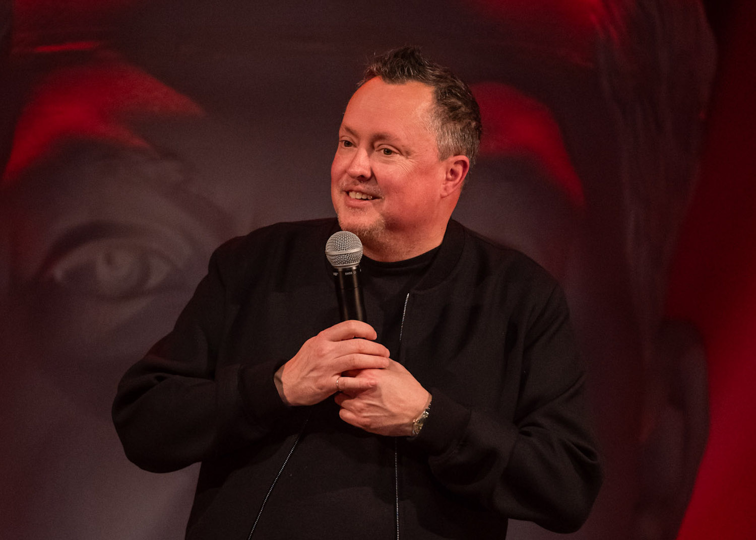 Mike Ward surprend ses fans et annonce un enterrement au Centre Bell