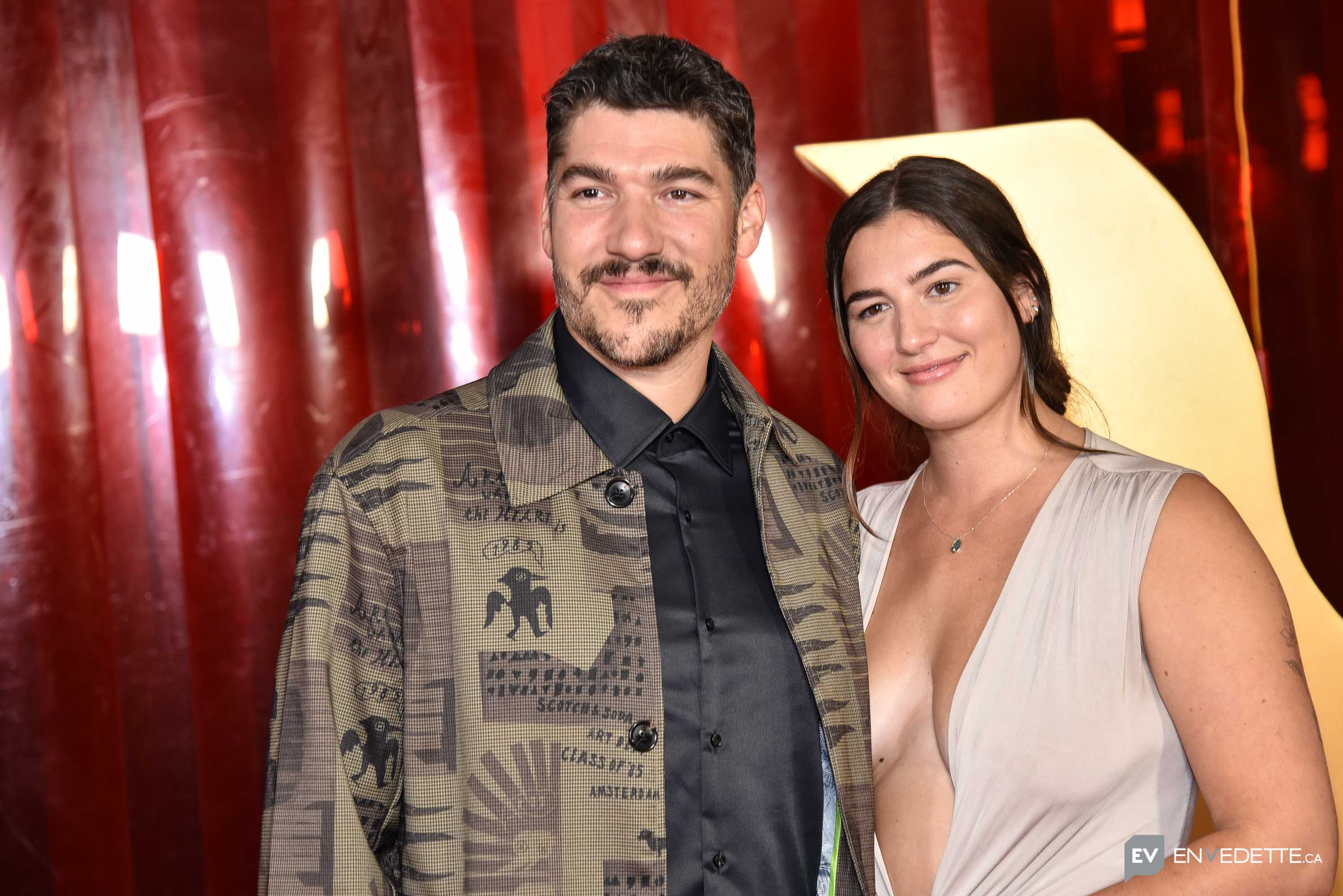 Rare apparition pour Jason Roy Léveillée et son amoureuse!