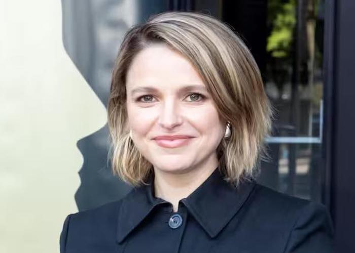 Sarah-Jeanne Labrosse dévoile qu'elle est fiancée