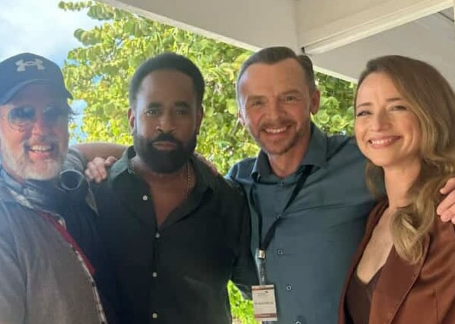 Sur une plage de sable blanc, Karine Vanasse dévoile une parcelle d’un ...