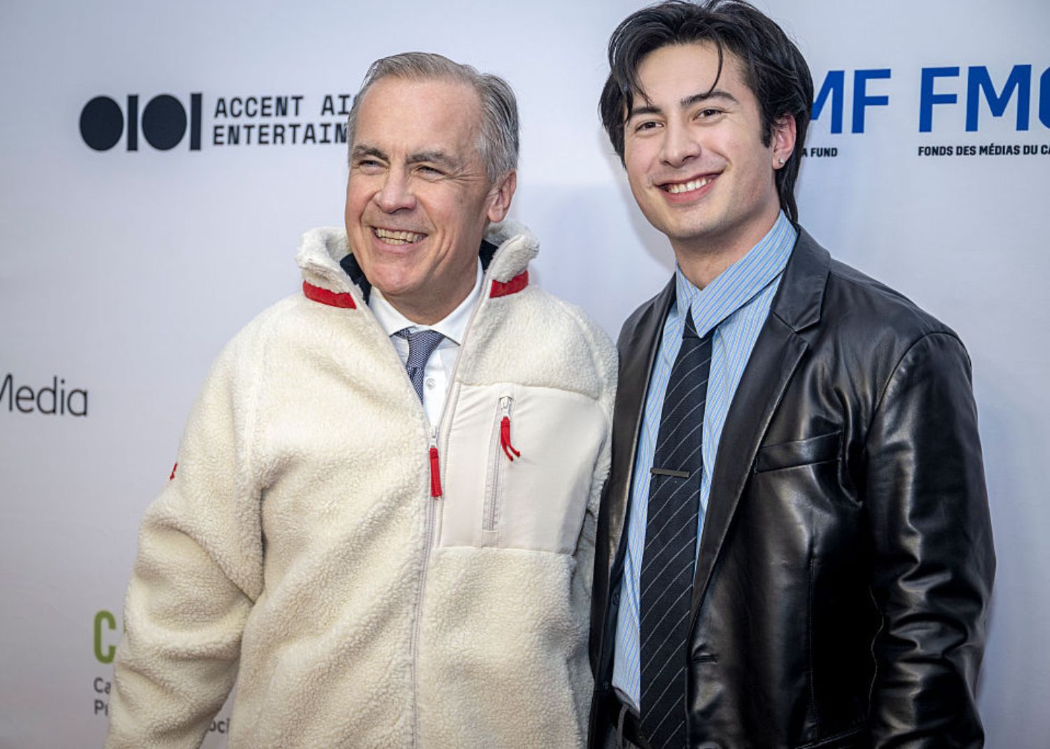 Hudson Williams et Mark Carney font sensation sur le tapis rouge