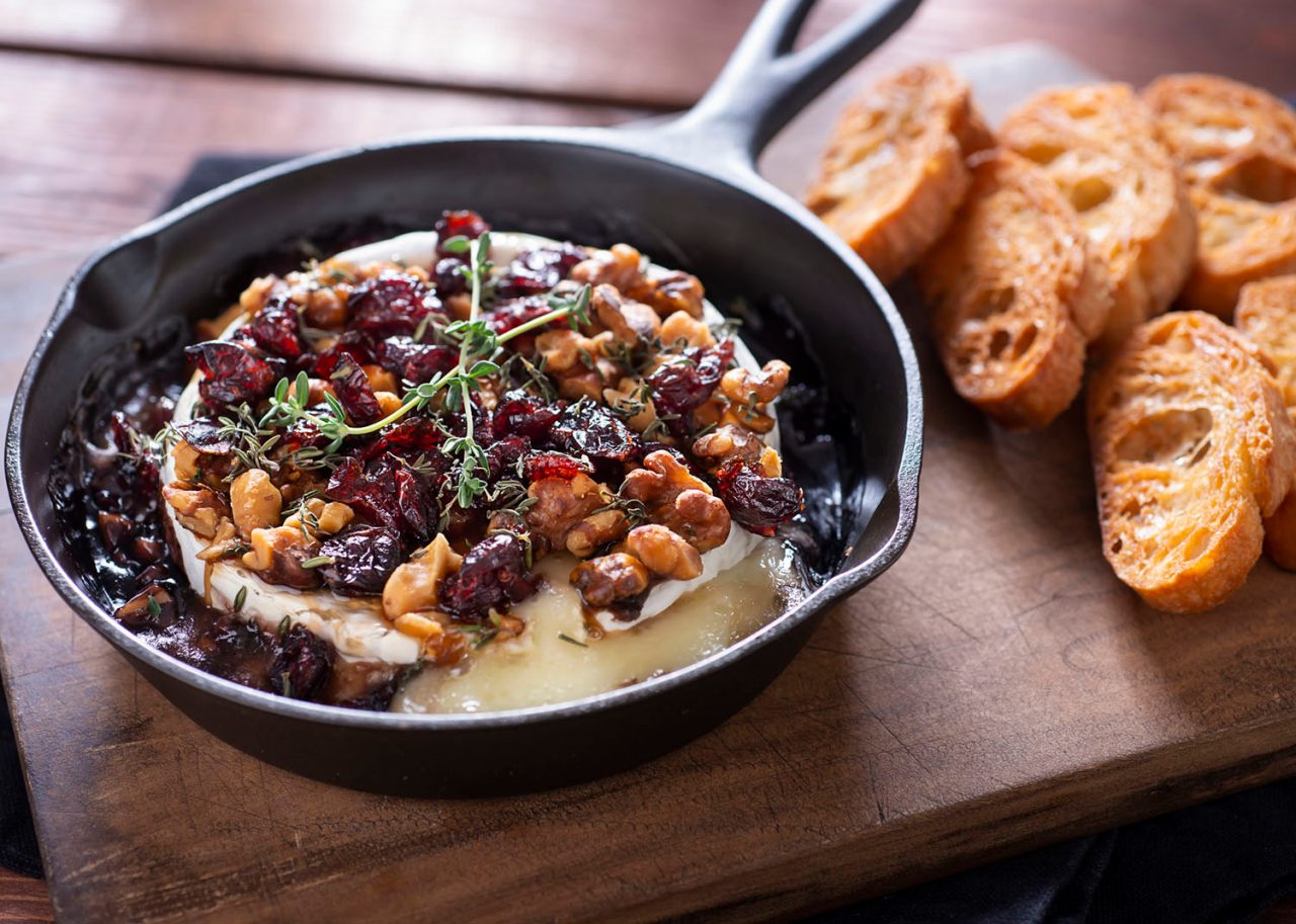 Brie fondant : les meilleures garnitures et combinaisons pour l'apéro