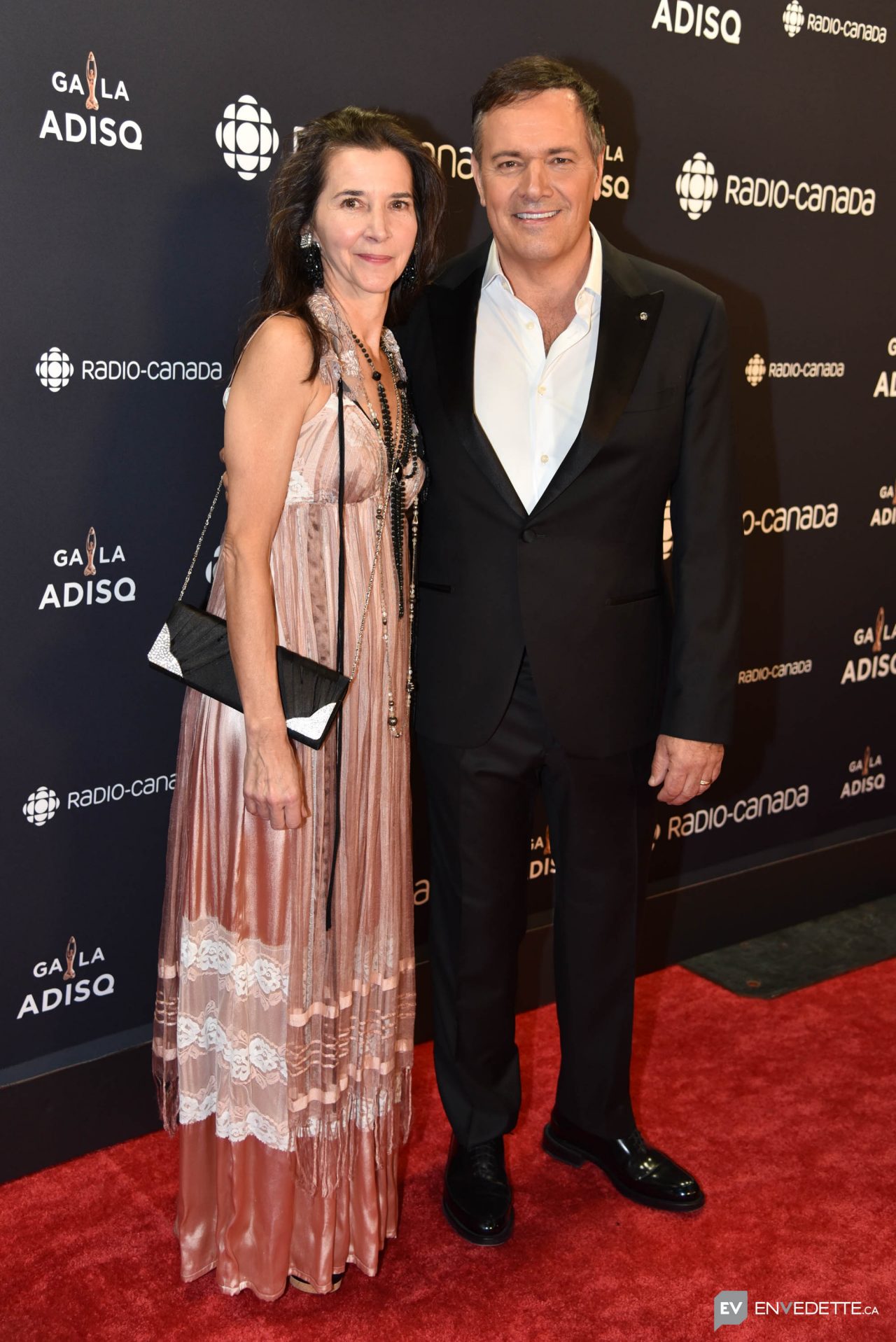 ADISQ 2022: Voyez les plus beaux couples sur le tapis rouge!