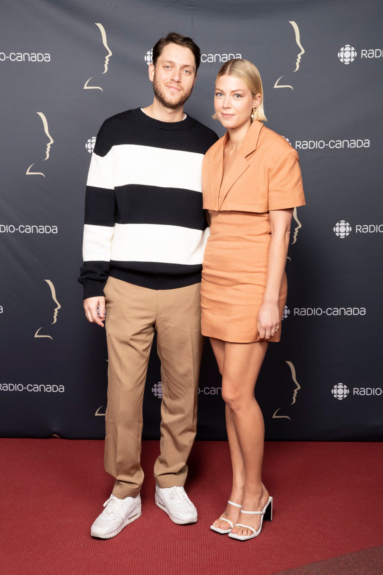 Catherine St-Laurent sublime toute en noir!