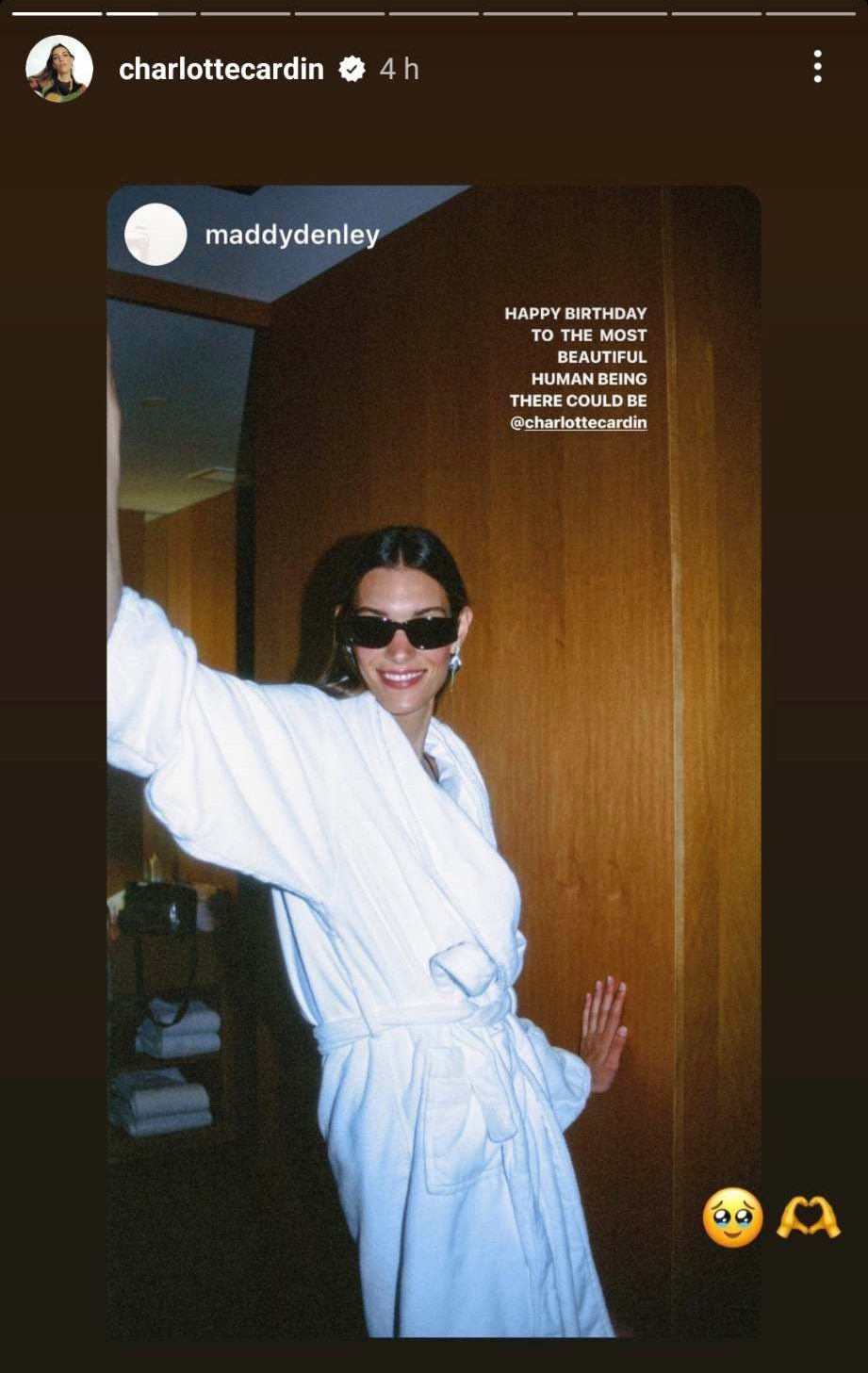 Charlotte Cardin dévoile une photo en peignoir et lunettes fumées pour ...