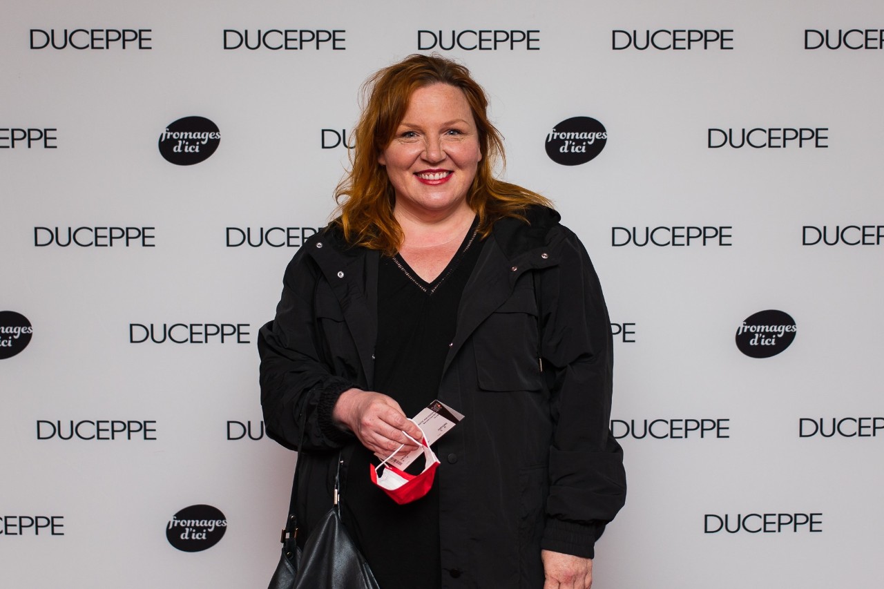 Charlotte Legault brille sur le tapis rouge de King Dave