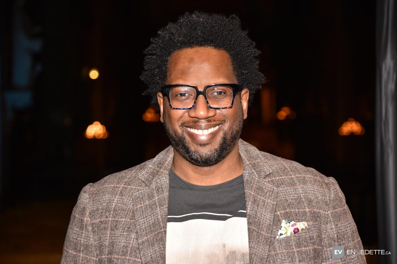 Une foule de vedettes défile sur le tapis rouge de la première de ...