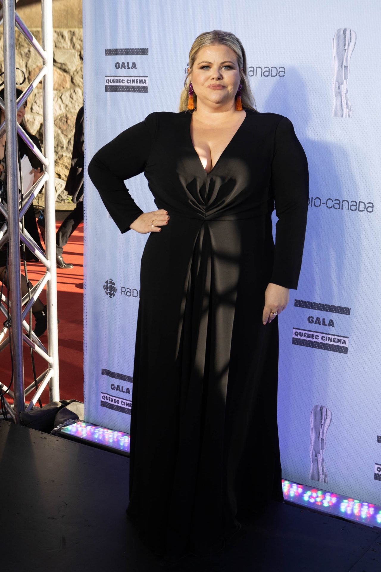 Geneviève Schmidt rayonne aux côtés de son amoureux sur le tapis rouge ...