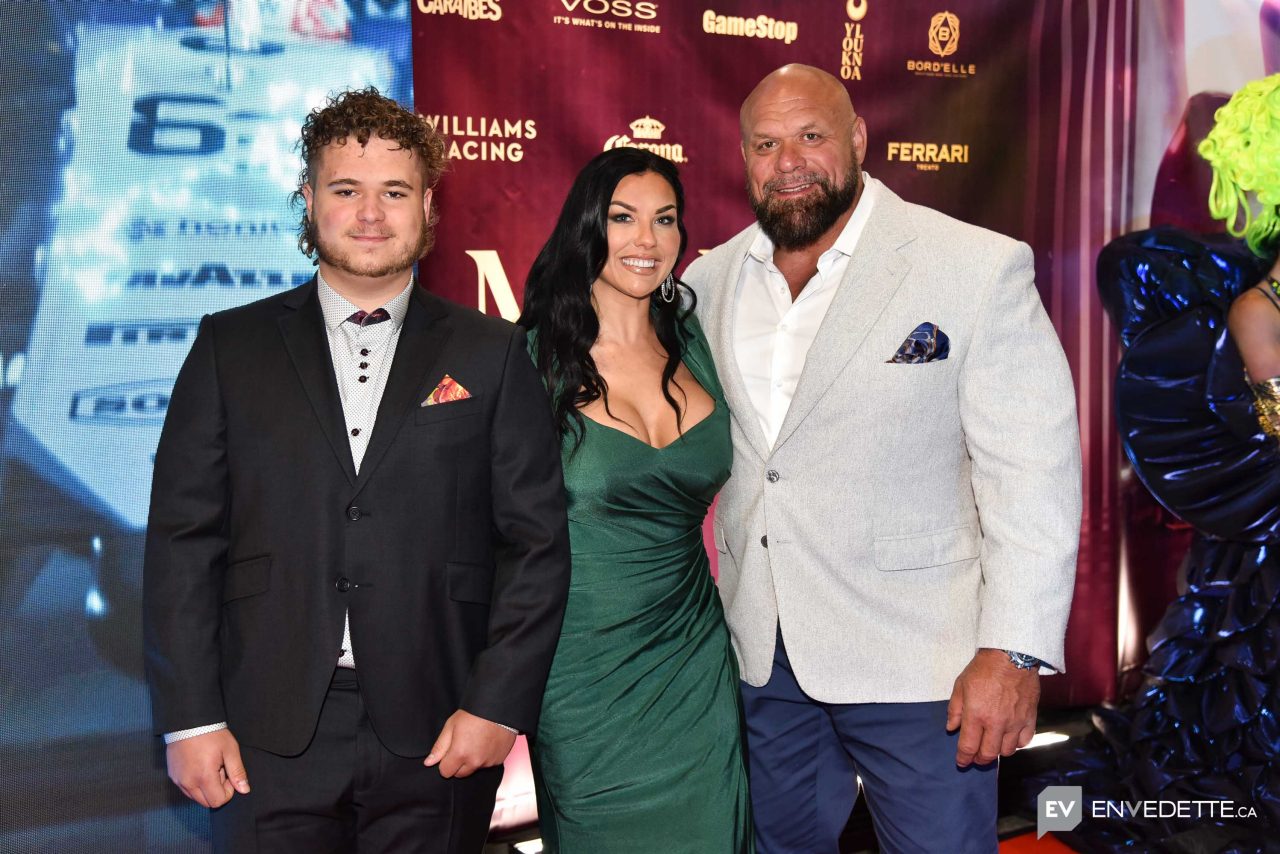 Hugo Girard pose pour la première fois avec sa nouvelle amoureuse