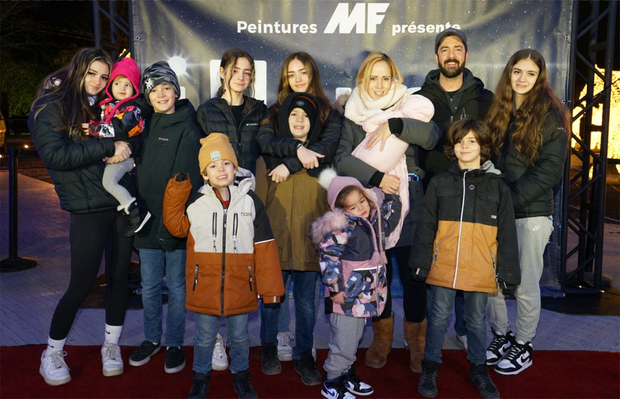 La famille Groulx: De rares photos de leur 12e bébé!