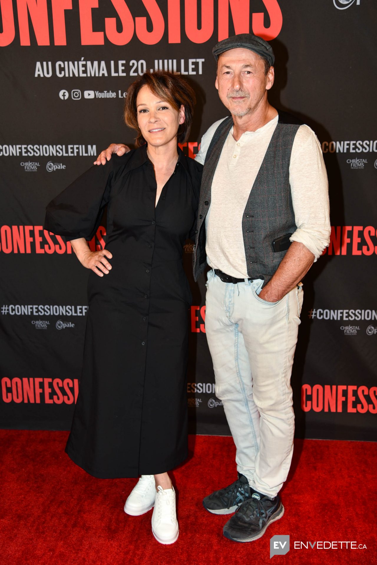 Tapis rouge bondé de la première du film Confessions avec Luc Picard
