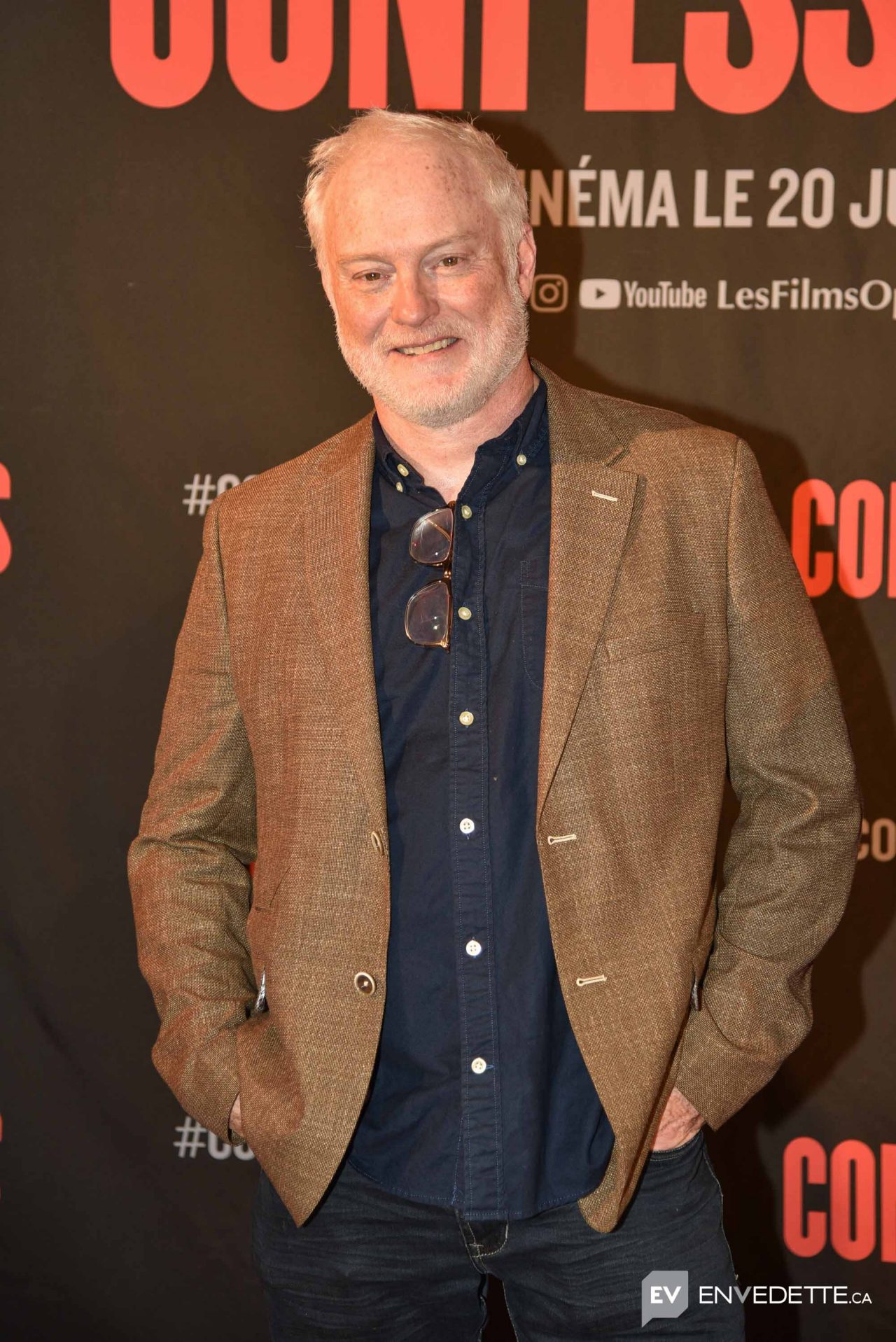 Tapis rouge bondé de la première du film Confessions avec Luc Picard