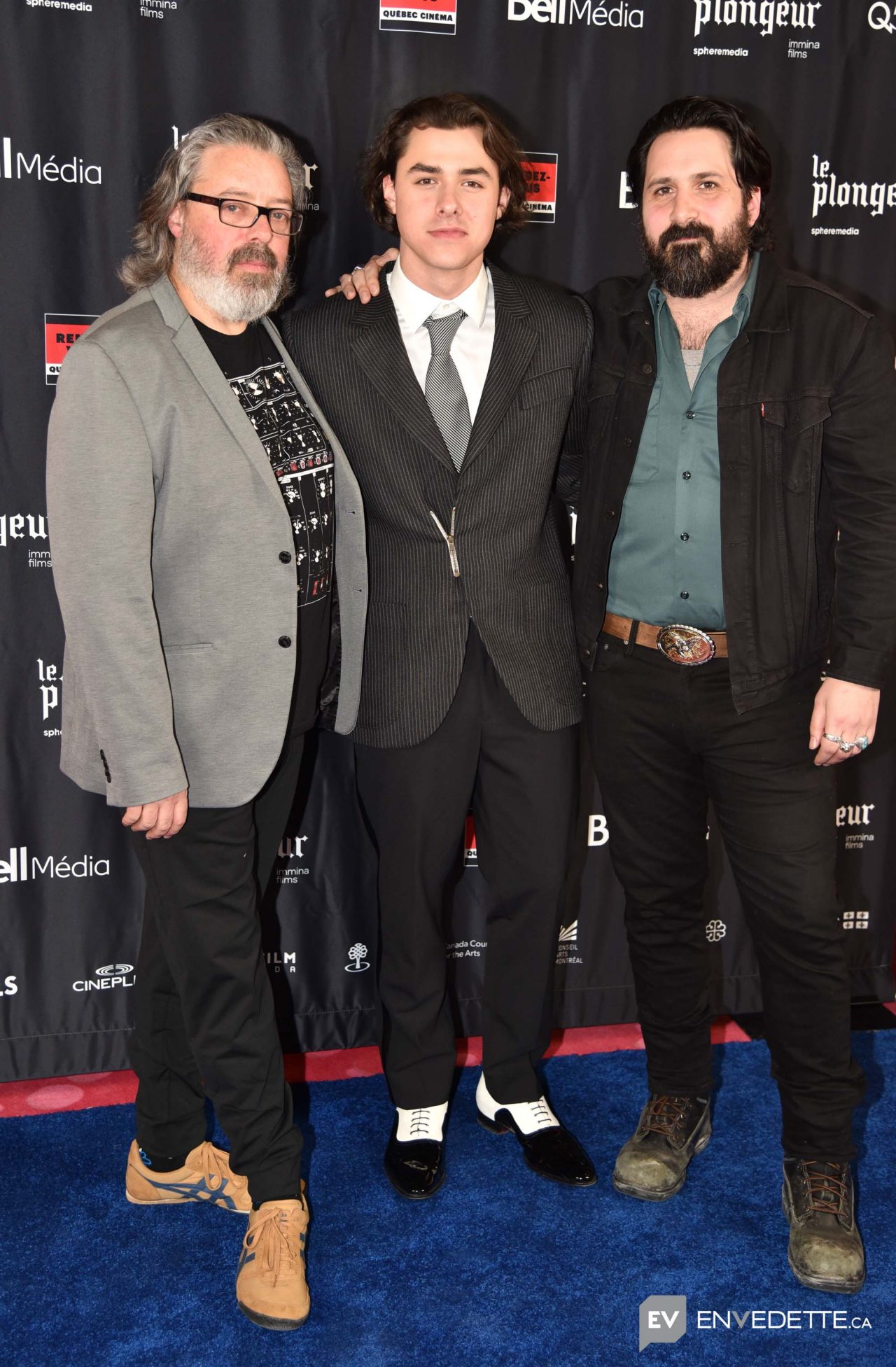 Un tapis rouge bondé d'artistes pour la première du film Le plongeur