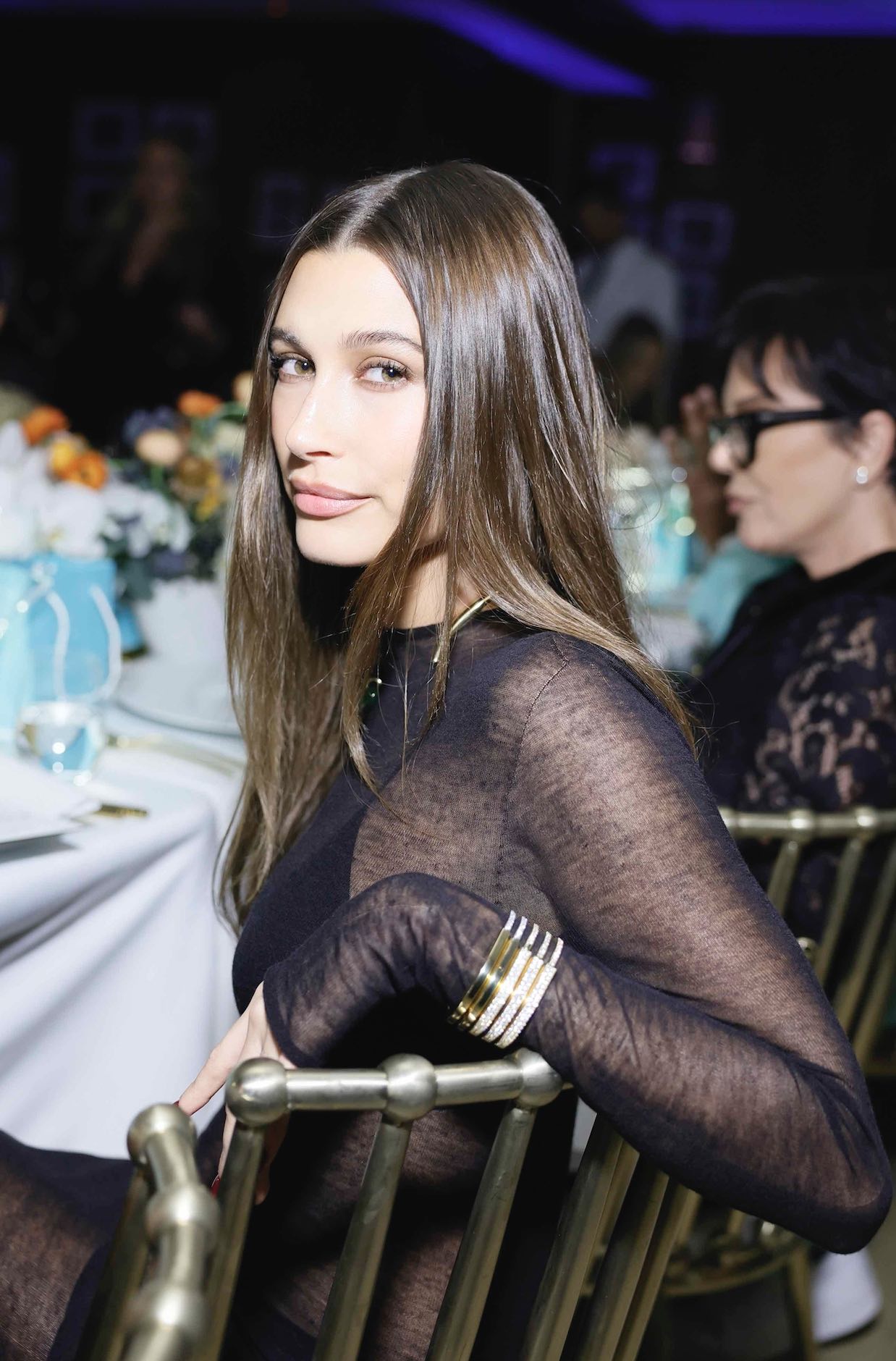 Hailey Bieber est à couper le souffle dans une robe entièrement ...