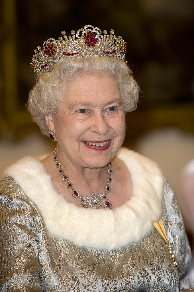 Qui héritera des bijoux et couronnes de la reine Élisabeth II?