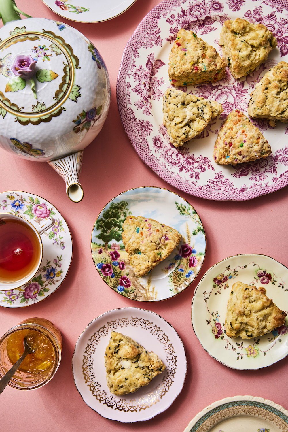 Anne-Marie Withenshaw lance une collection de pâtisseries gourmandes en ...