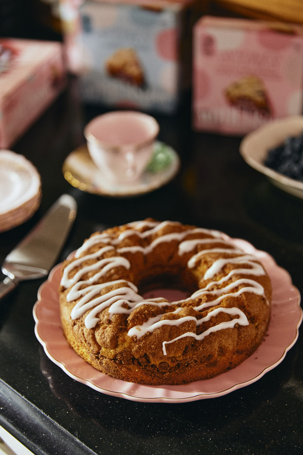 Anne-Marie Withenshaw lance une collection de pâtisseries gourmandes en ...