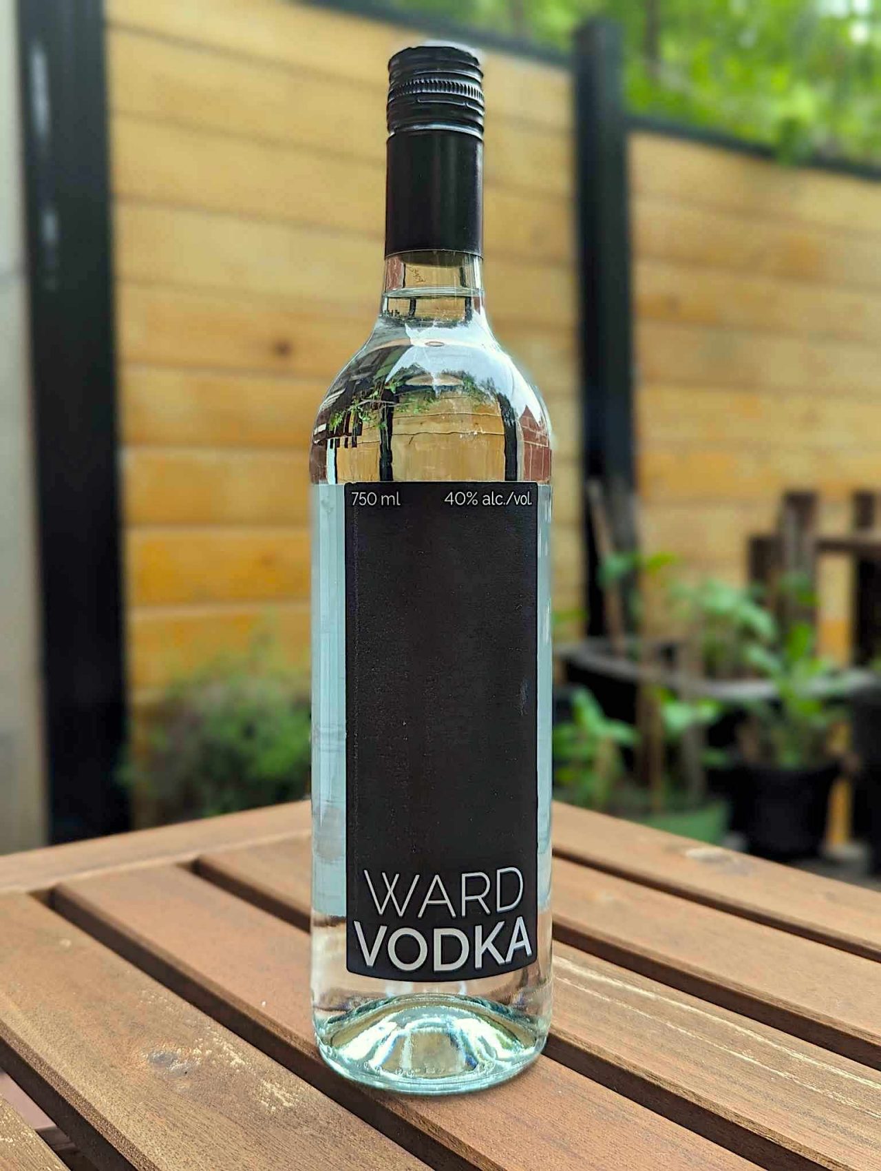 Mike Ward lance une vodka au goût aussi doux que son prix!