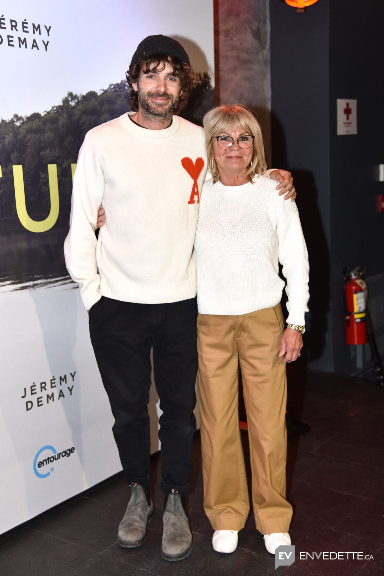 Alex Nevsky nous présente sa mère sur le tapis rouge