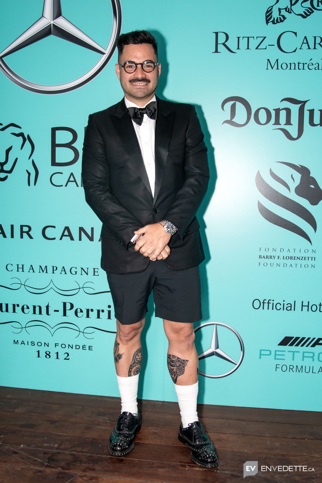 Alexandre Despatie ose les shorts sur le tapis rouge, voyez la photo