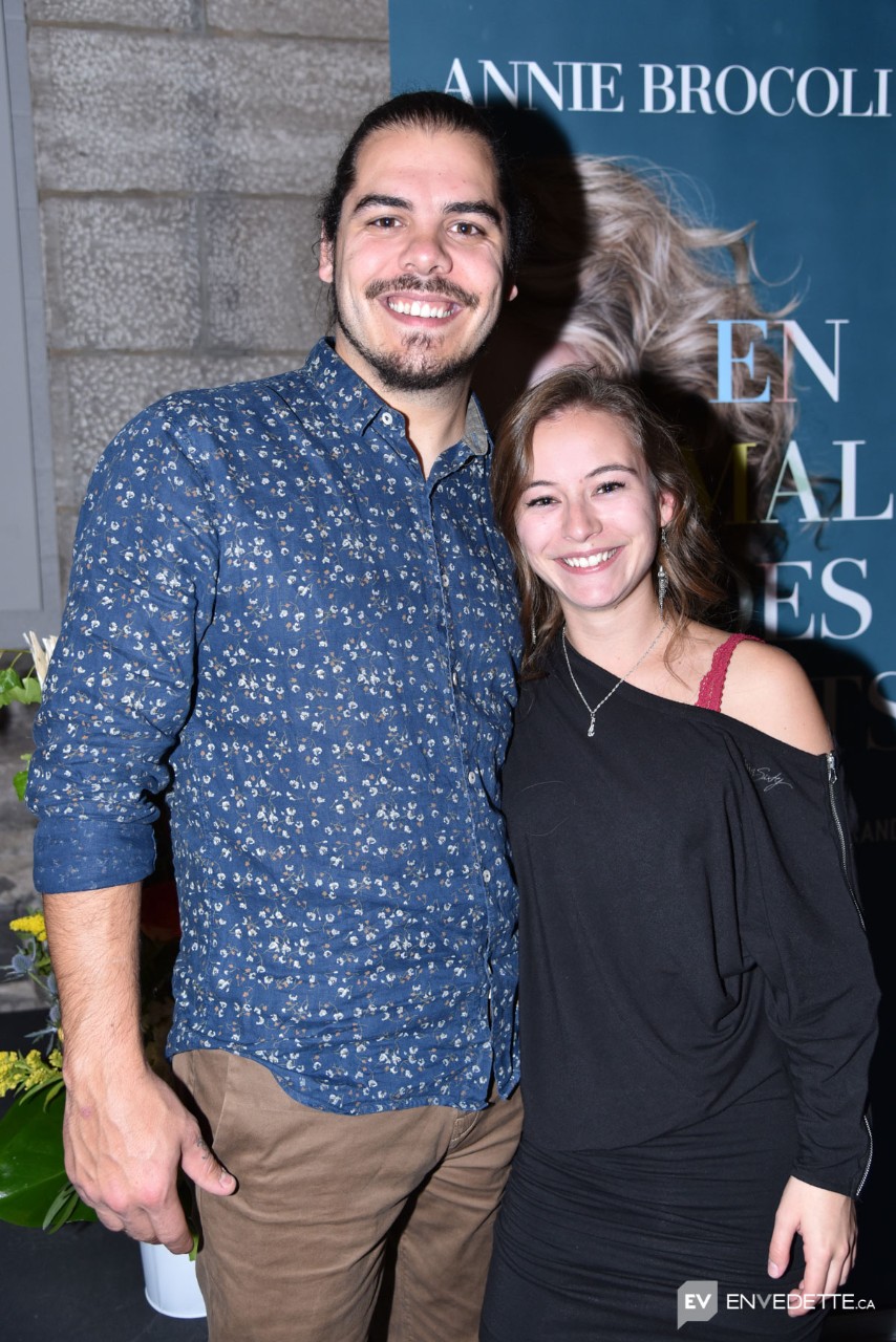 Annie Brocoli: Adorable balade avec sa petite-fille dans les pommiers ...