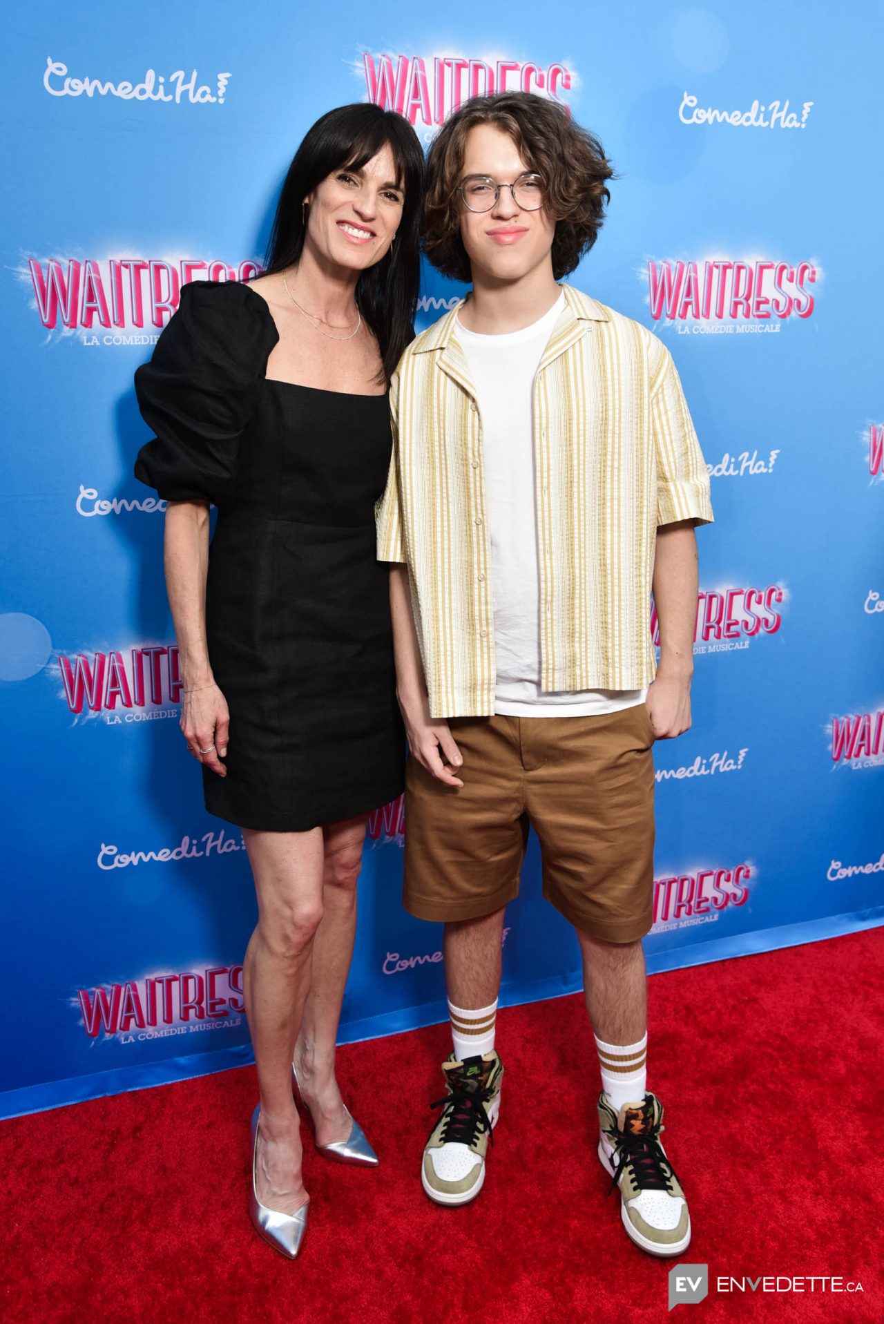 Axel, le fils de Stéphane Rousseau, pose aux côtés de sa maman connue!