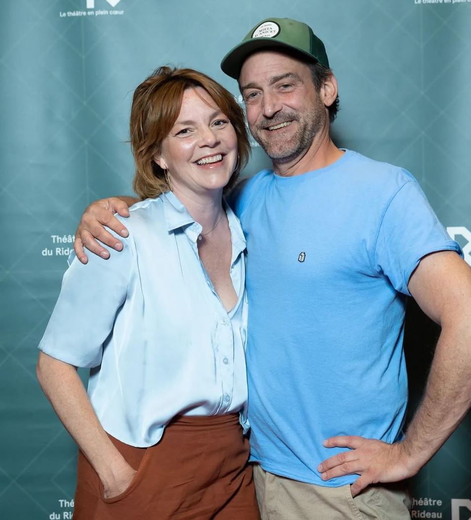 Catherine Proulx-Lemay pose avec son nouveau conjoint, tout sourire!