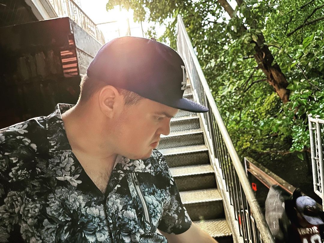 Le moment complice de Charles Lafortune et son fils Mathis capturé lors ...