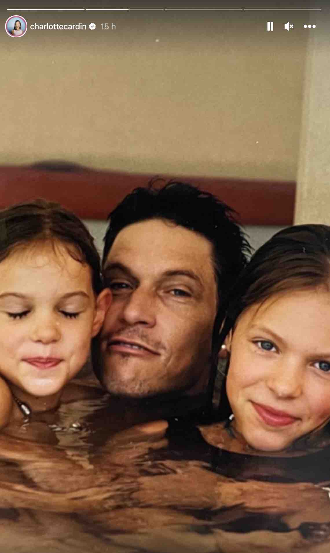 Charlotte Cardin ressemble tellement à son père, voici les photos