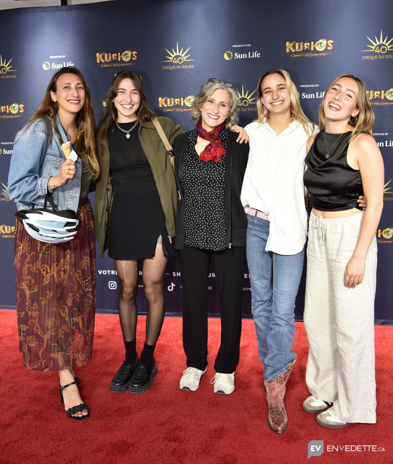 Éléonore Lagacé: Magnifique photo de famille sur le tapis rouge pour la ...
