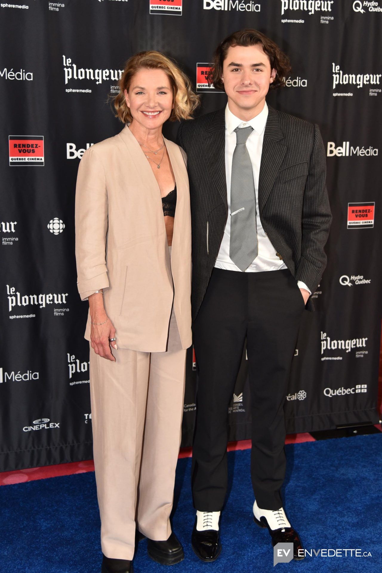 Soutien-gorge et veston: Isabel Richer était flamboyante sur le tapis rouge